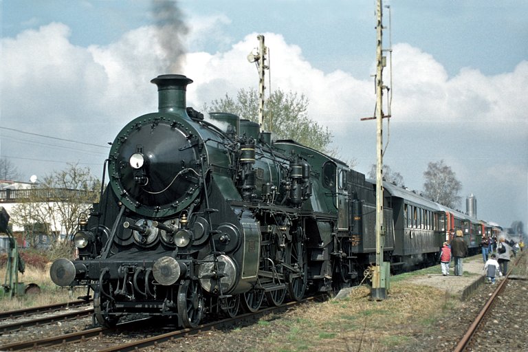 18 478
